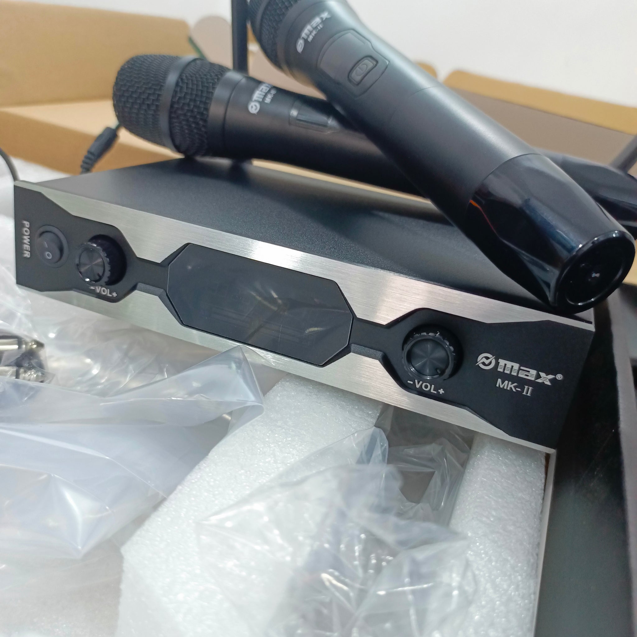 Max MK-II Dual (2-Way) Dynamic Wireless Vocal Microphone - Brand New ...