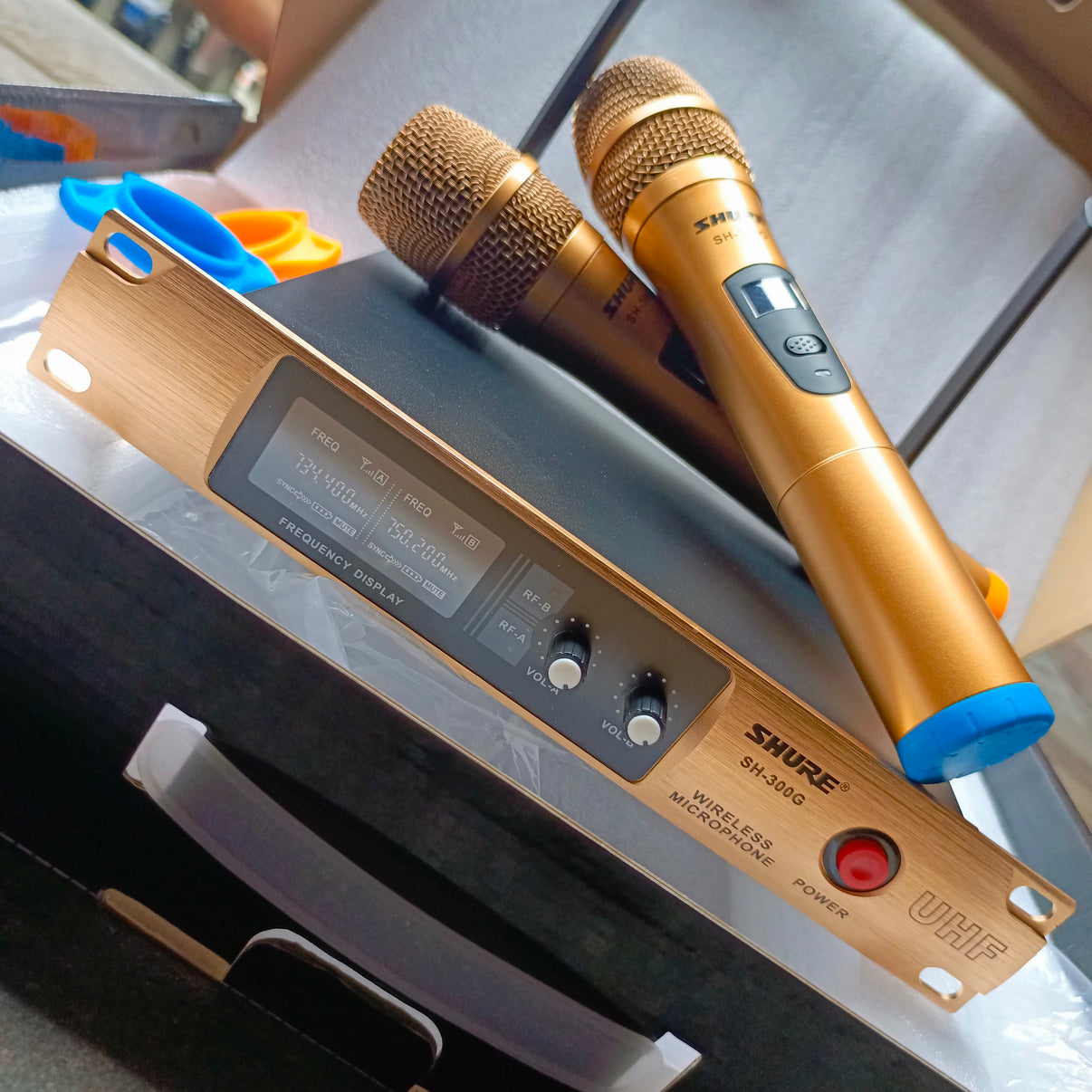 SHURE SH-300G Legendary Dual (2-Way) Wireless Dynamic Vocal Microphone ...