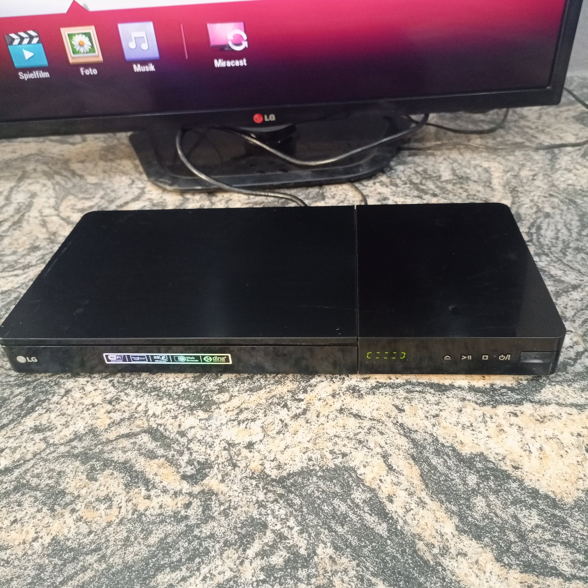 LG BP736 Smart 4K UHD 3D Blu-ray & DVD Player with Built-in WiFi, Mira ...
