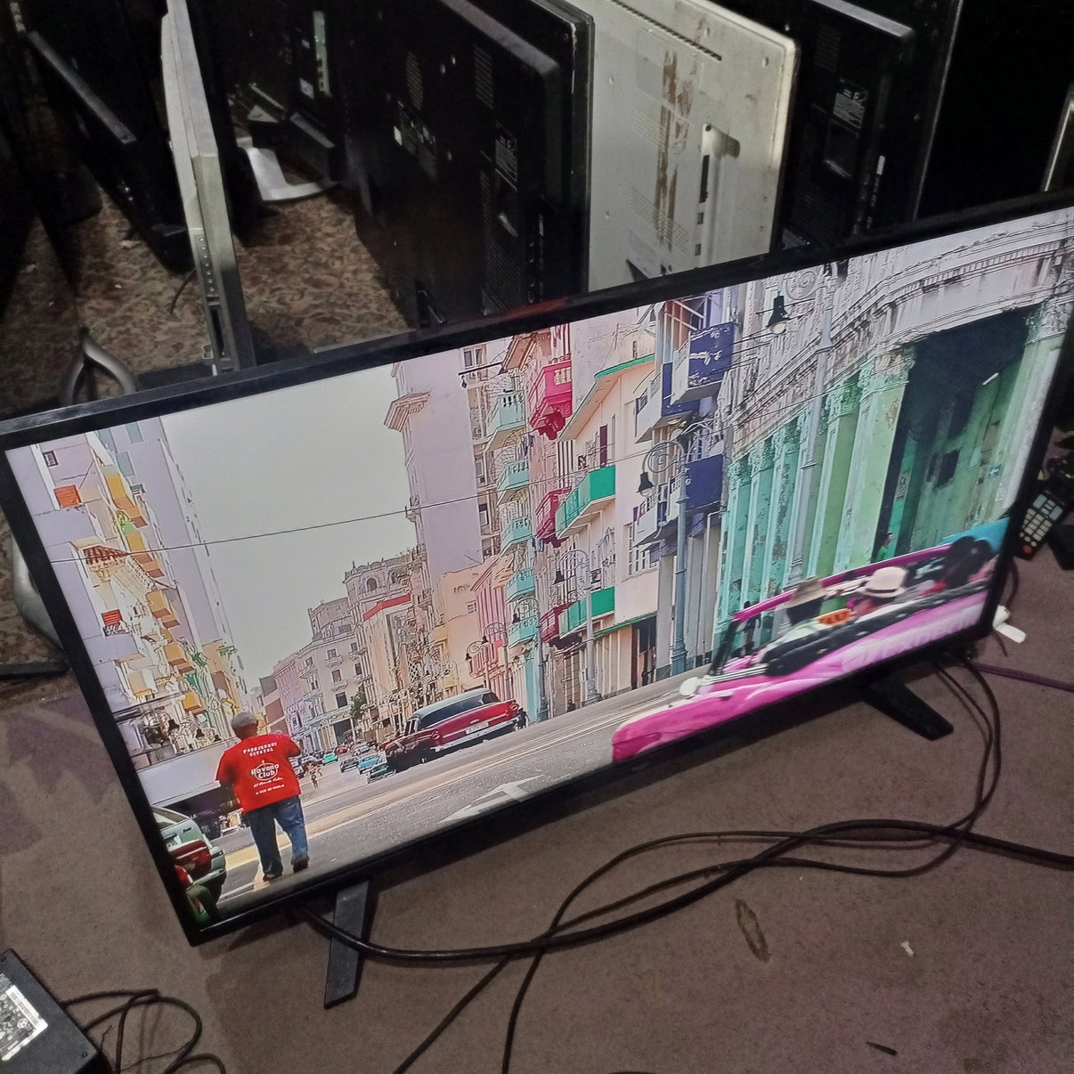 Bush 43 Inch Smart 4K UHD LED TV with Built-in WiFi, Miracast - Foreig ...