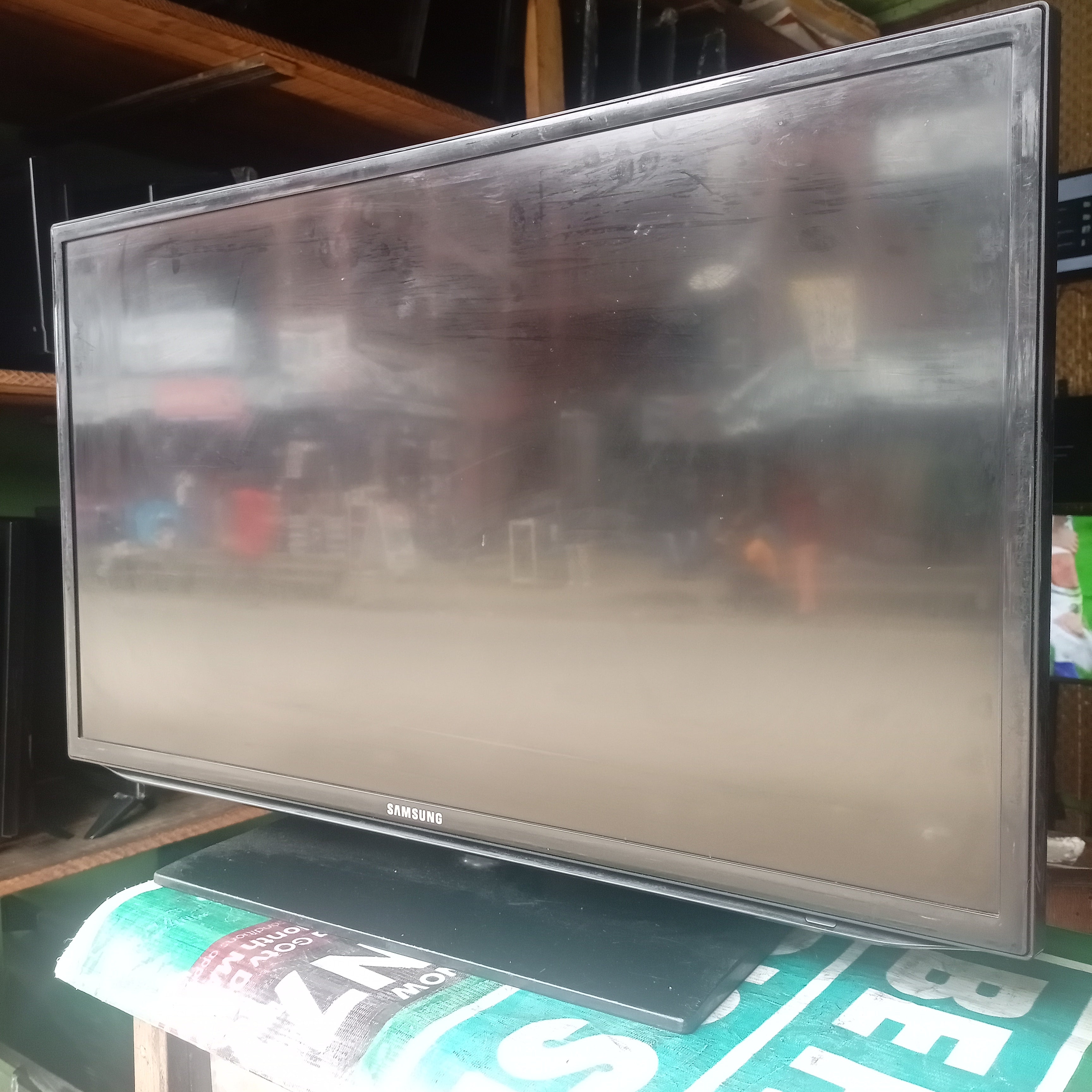 SAMSUNG 32 Inch UE32EH4000 Series 4 Widescreen FHD LED TV - London Use ...