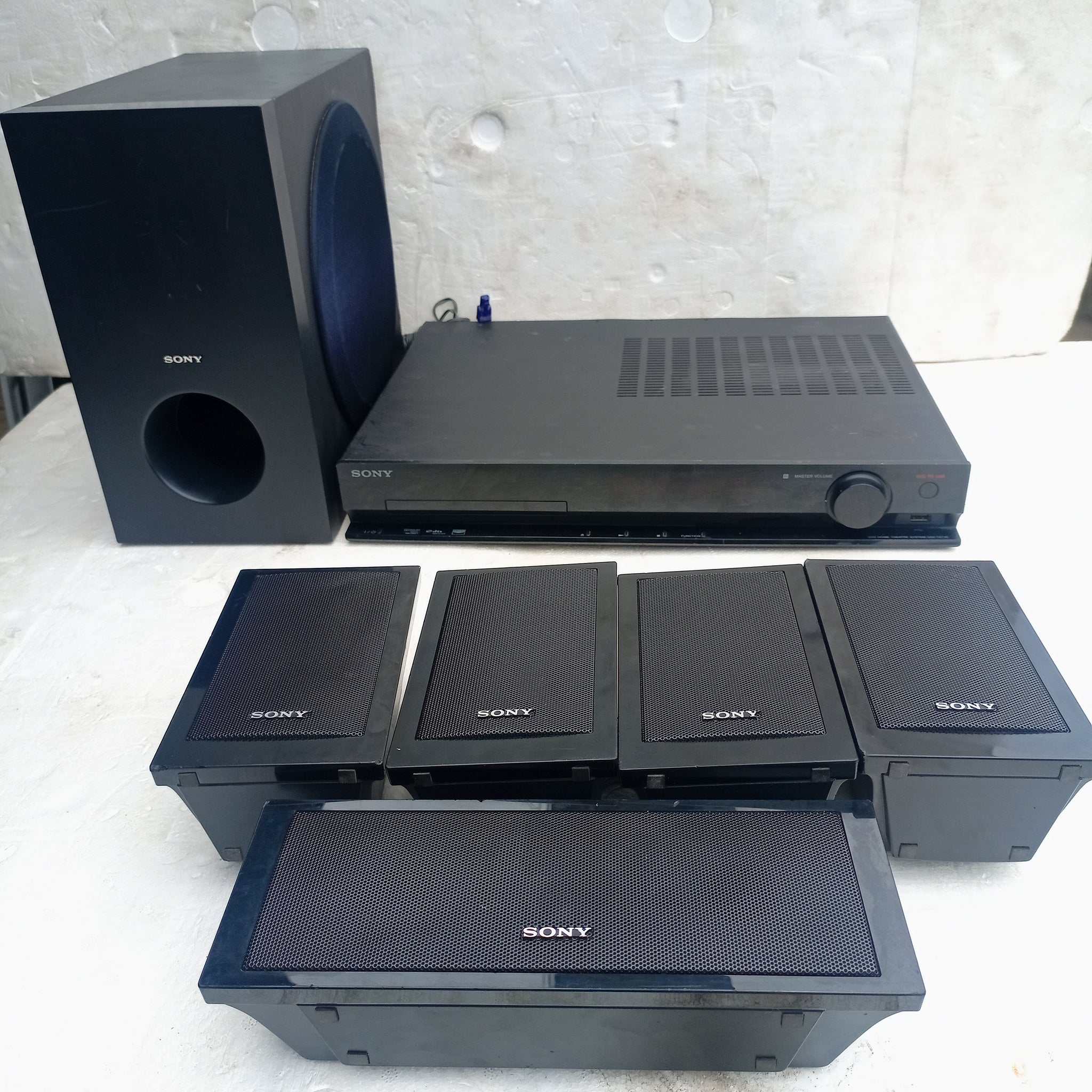 Sony DAV-TZ330 5.1Ch 1000 watts DVD Home Theater System - London Used ...
