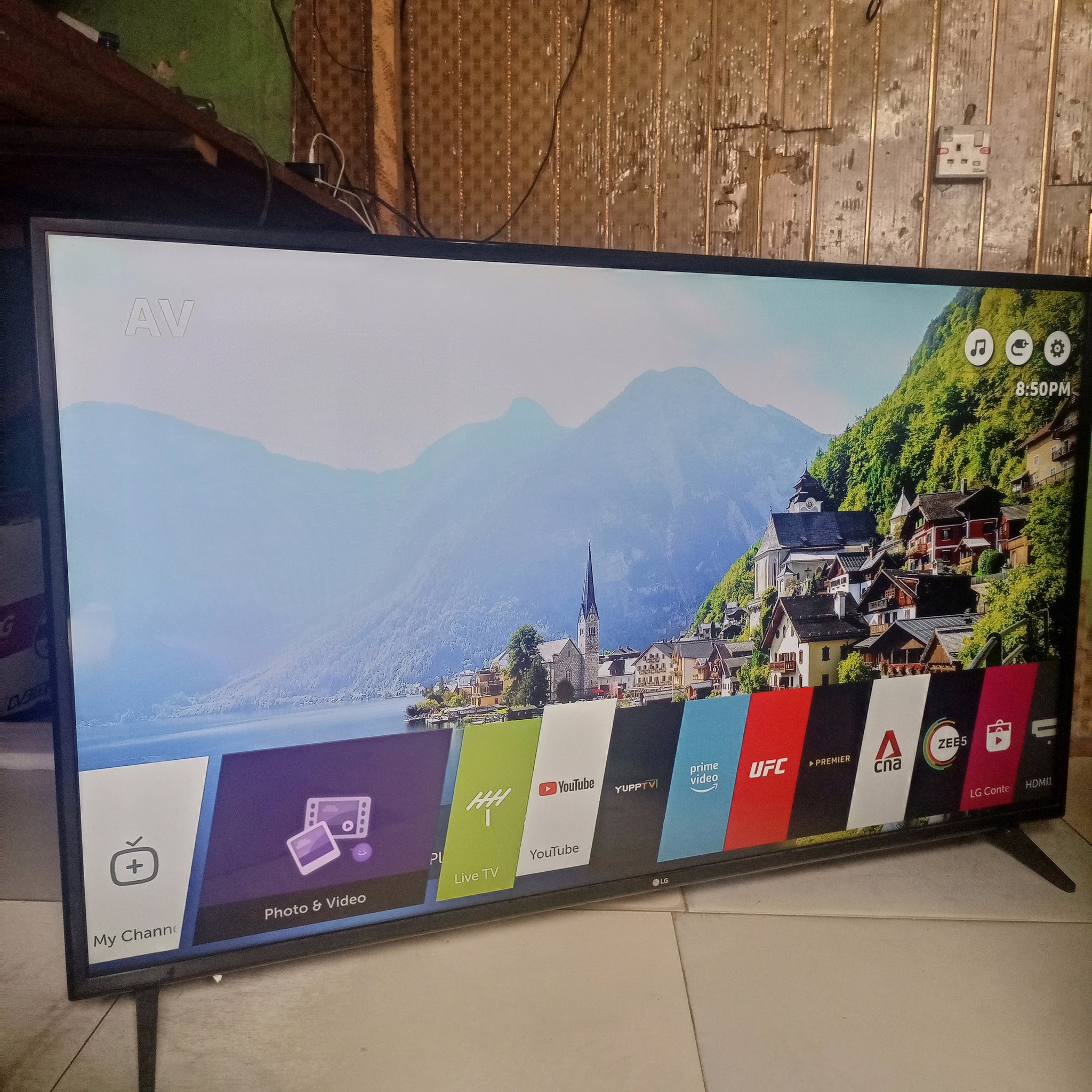 LG 55 Inch 55UK6300 Thinq AI webOS 4.5 Smart 4K UHD HDR IPS TV with Bl ...