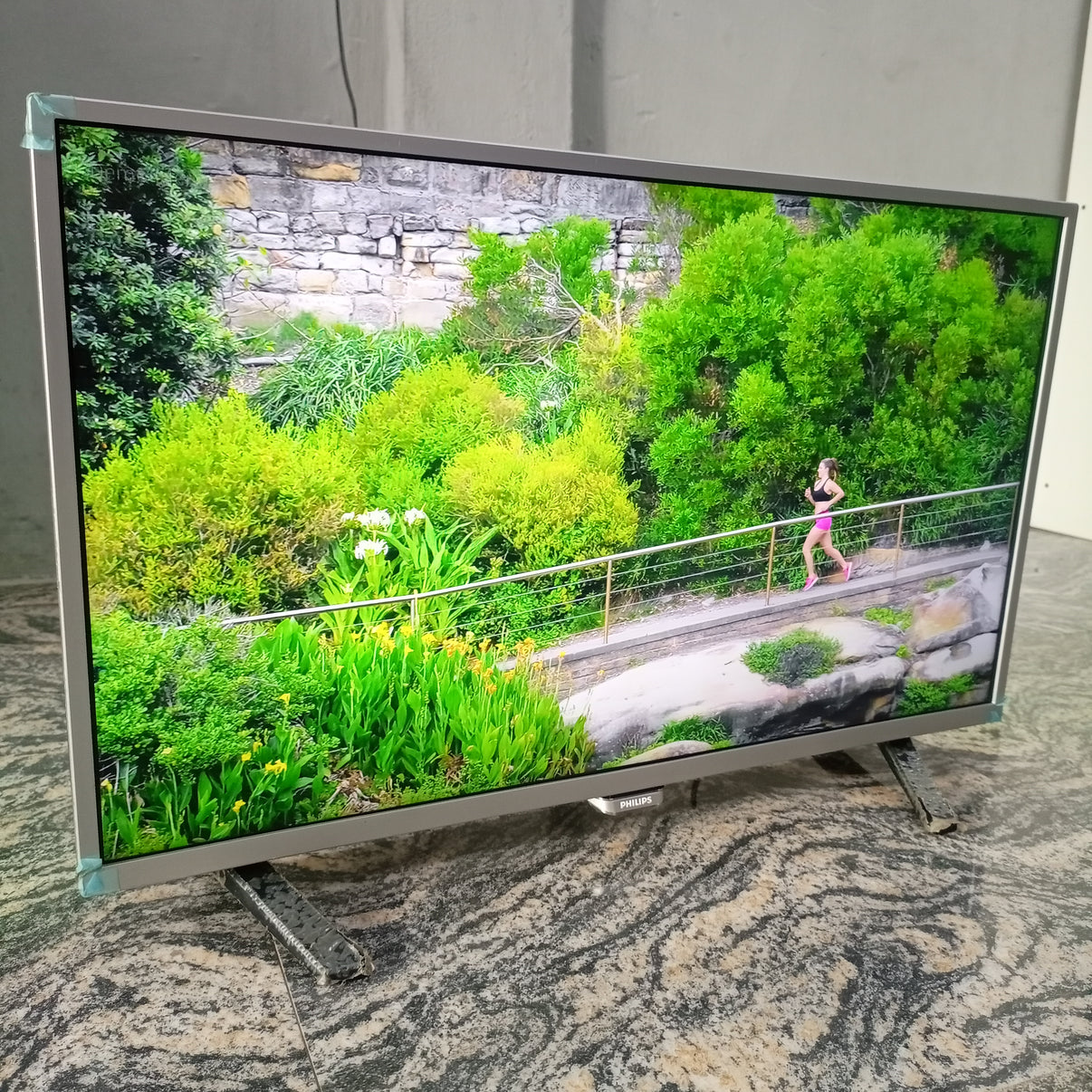 Philips 32 Inch 32PFS6401/12 Android Full HD Smart TV with 2-sided Amb ...
