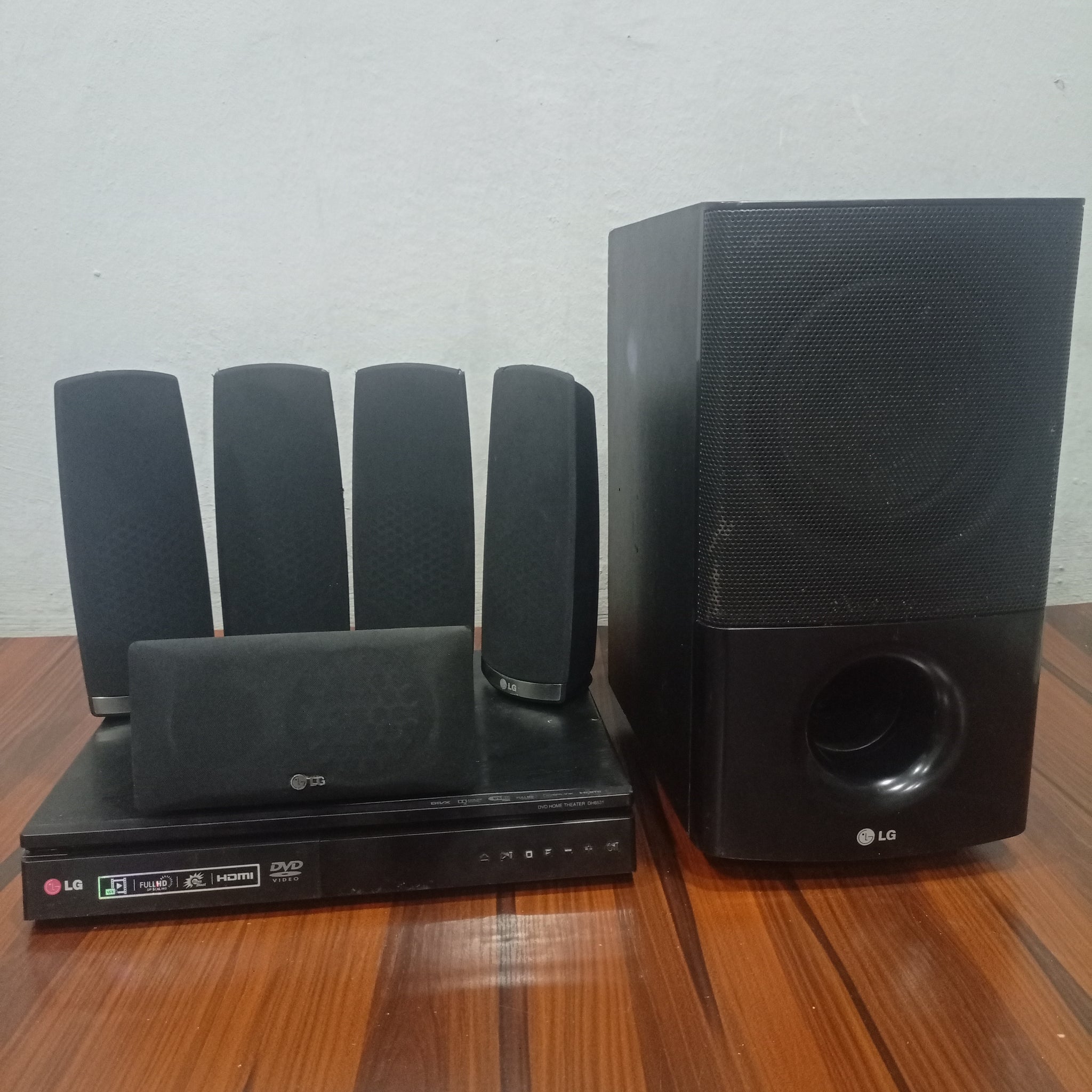 LG 5.1Ch 1000W DVD Home Theater System (USB, FM, Aux, Optical, HDMI Ou ...