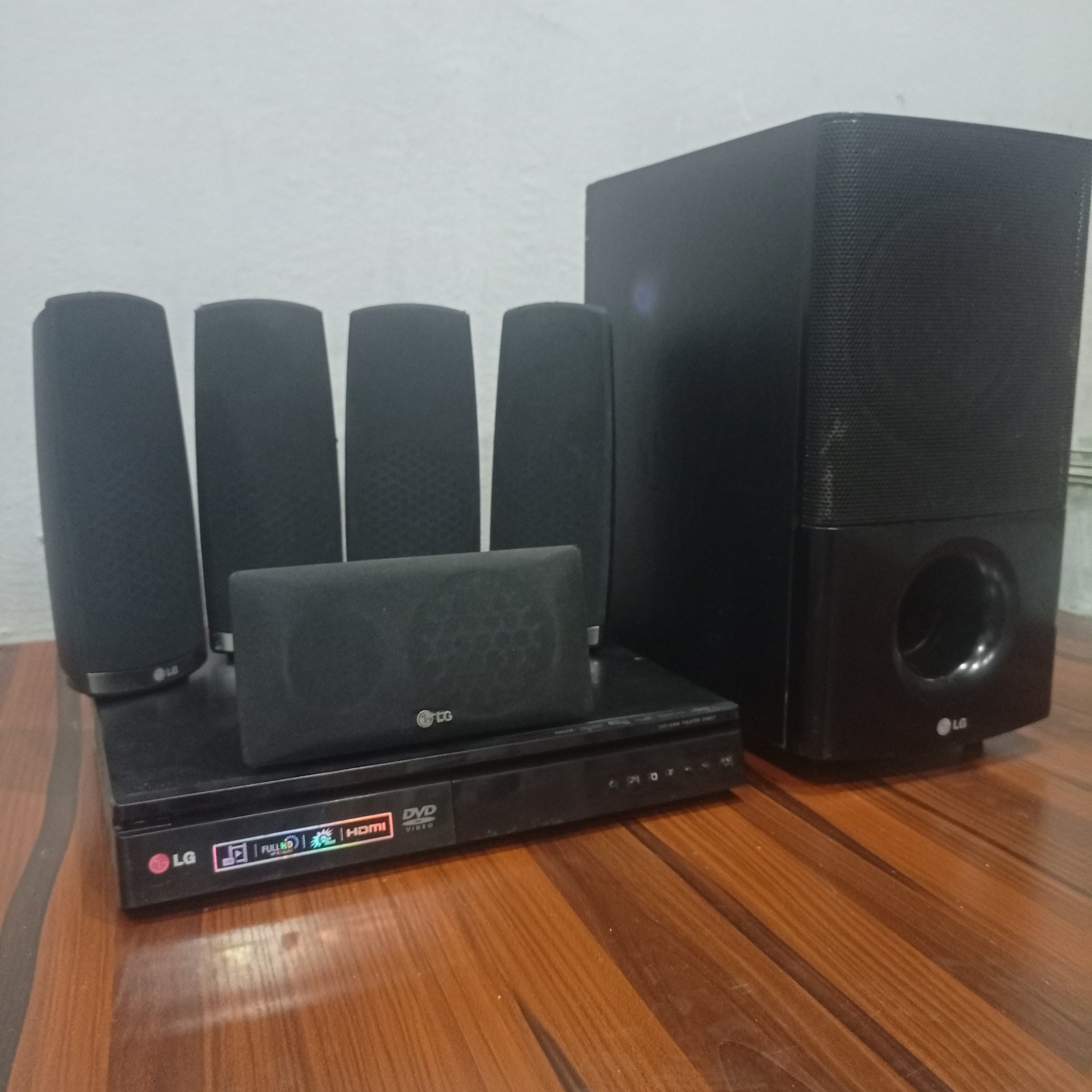 LG 5.1Ch 1000W DVD Home Theater System (USB, FM, Aux, Optical, HDMI Ou ...