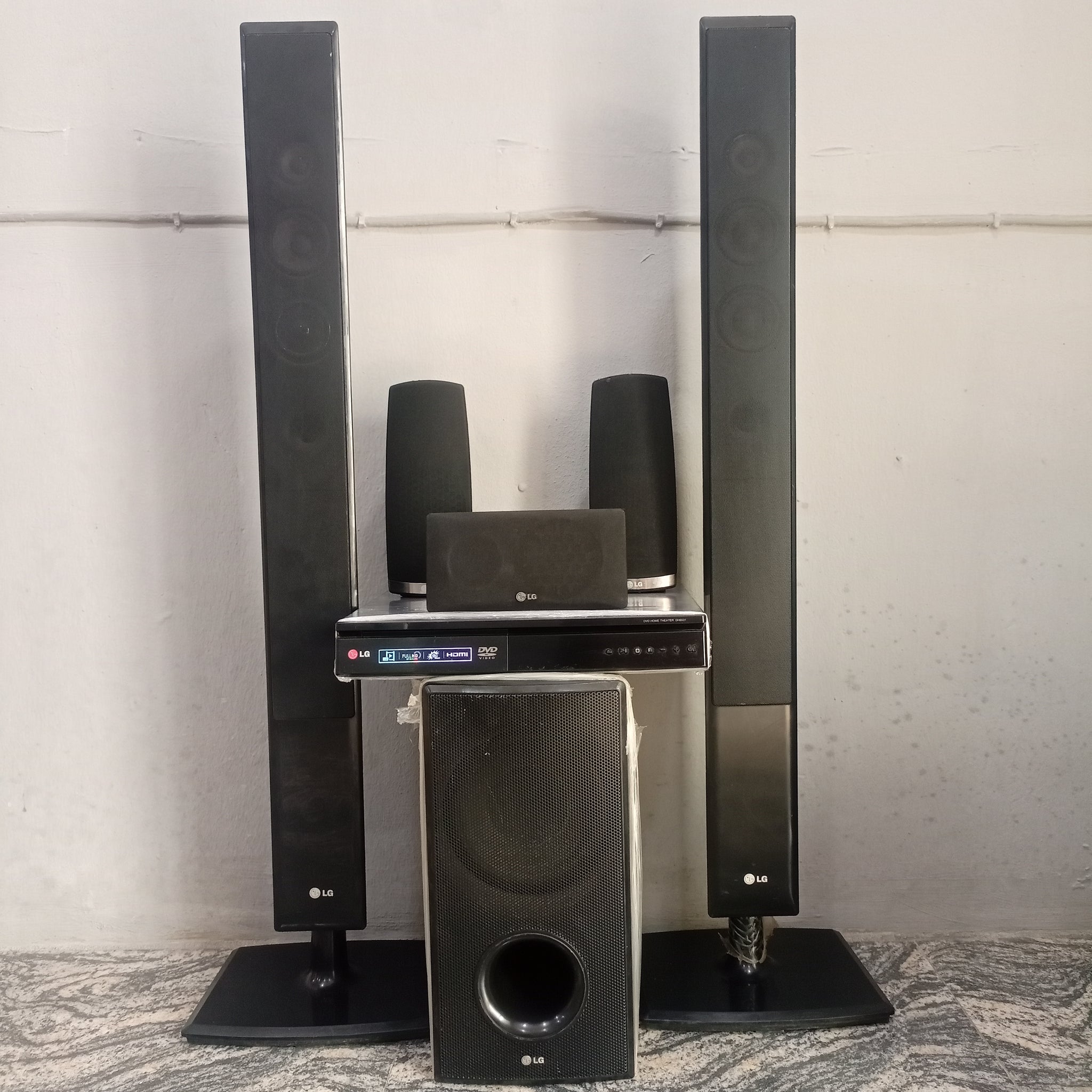 LG 5.1Ch 1000W Tower Bluetooth DVD Home Theater System (USB, FM, Aux ...
