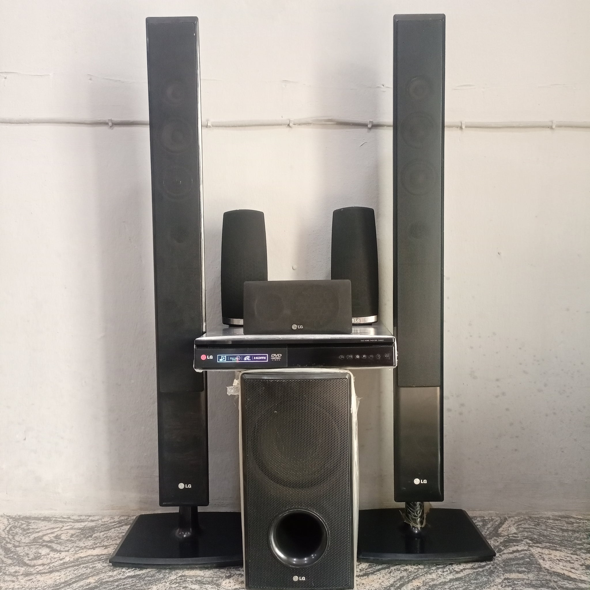 LG 5.1Ch 1000W Tower Bluetooth DVD Home Theater System (USB, FM, Aux ...