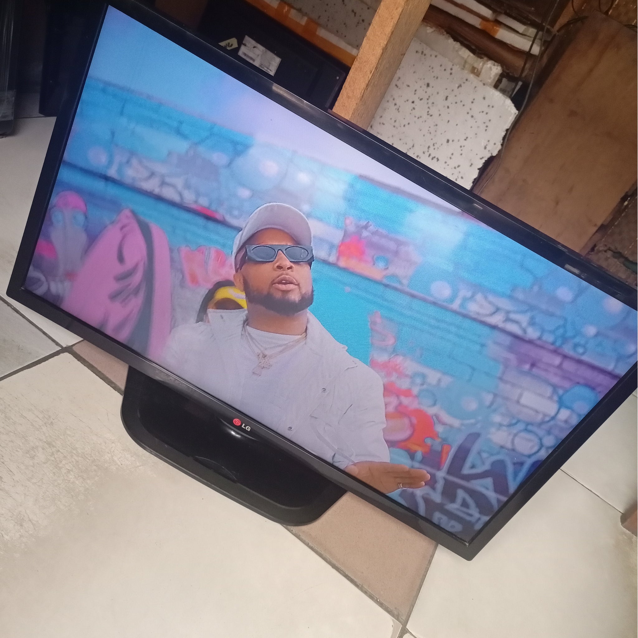 LG 32 Inch 32LN540B Widescreen Full HD Ready LED TV - London Used ...